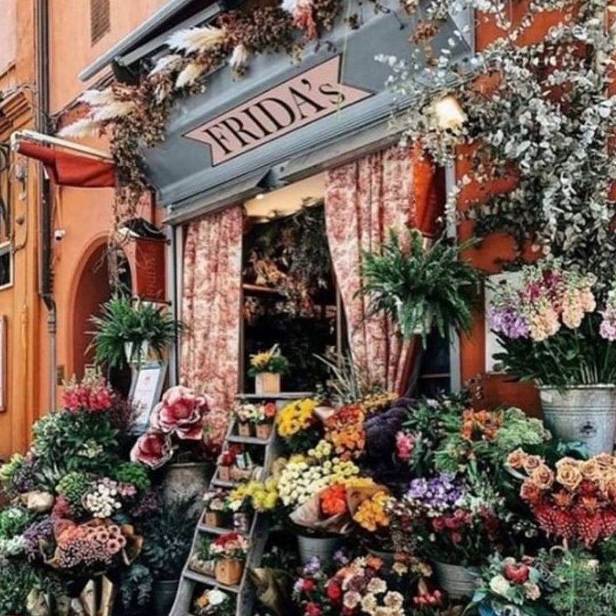 FRIDA's Italian Flower Stores - Florist on Thursd